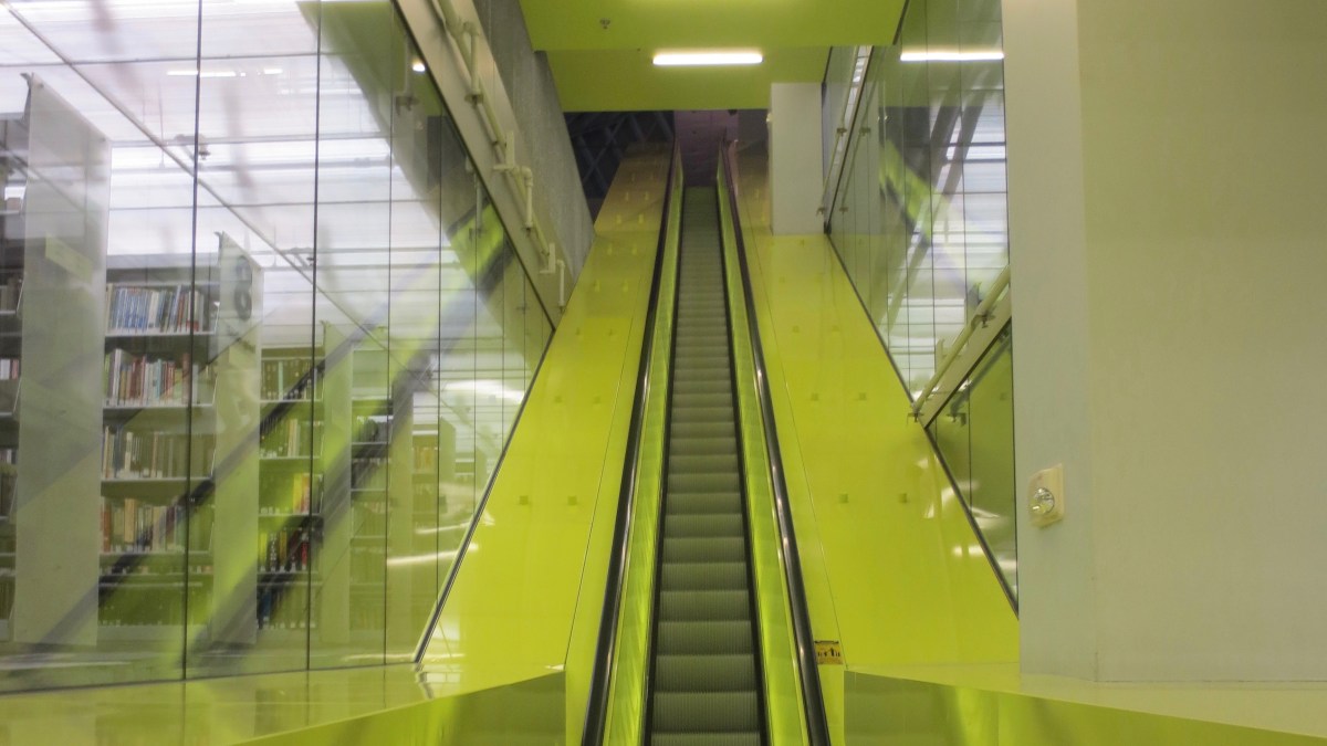 Critical Architecture – Alexandre Kinney